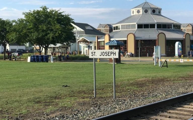 St Joseph Michigan: 15 Things to Do in this Charming Lake Michigan ...